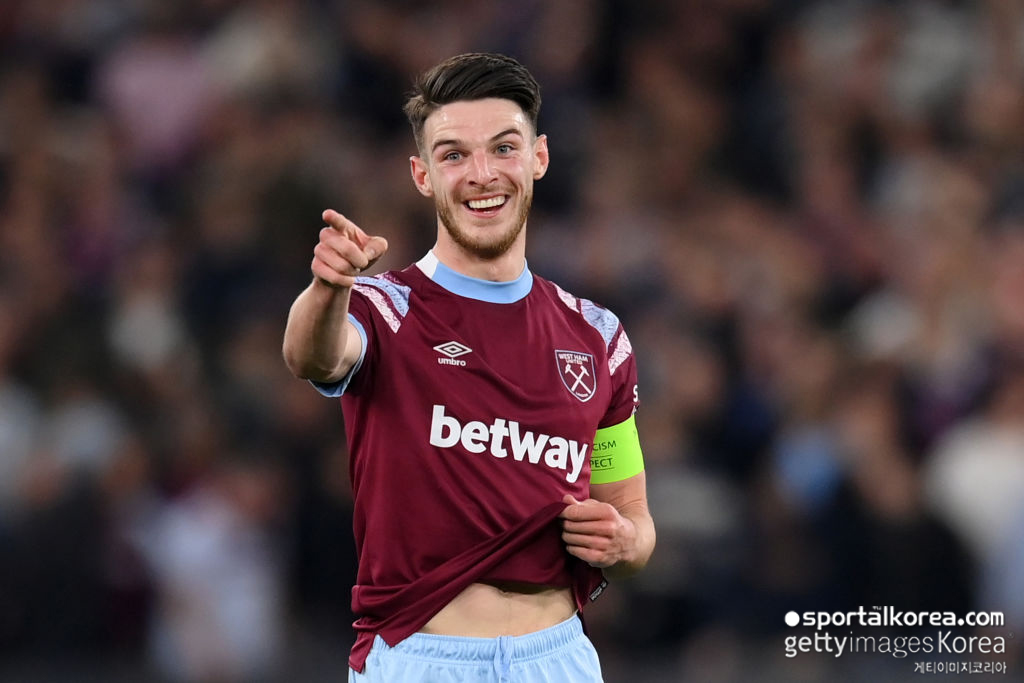 EPL 최고 수비형 MF 안 놓쳐! UCL 복귀하니까 ‘1530억 베팅’ - 오늘의 축구 - Your Field